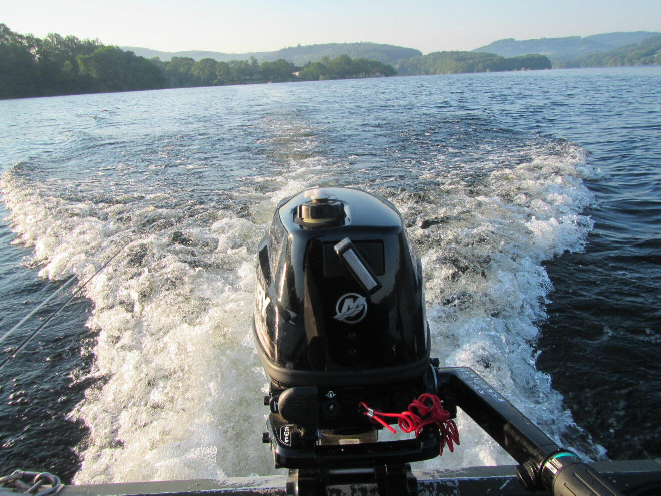 Motoriser sa barque de pêche ? Moteur thermique ou électrique