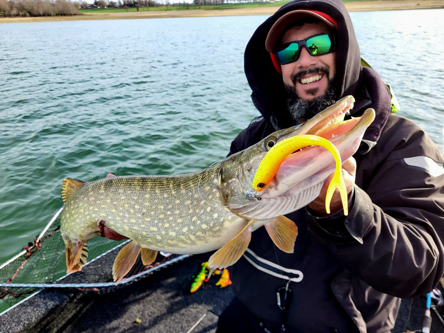 Comment pêcher le brochet : 9 techniques de pêche à essayer